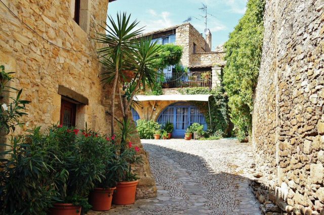 This is what a visit to Peratallada looks like: what to see in this ...