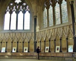 This is how you can visit the impressive Gothic cathedral of Wells ...