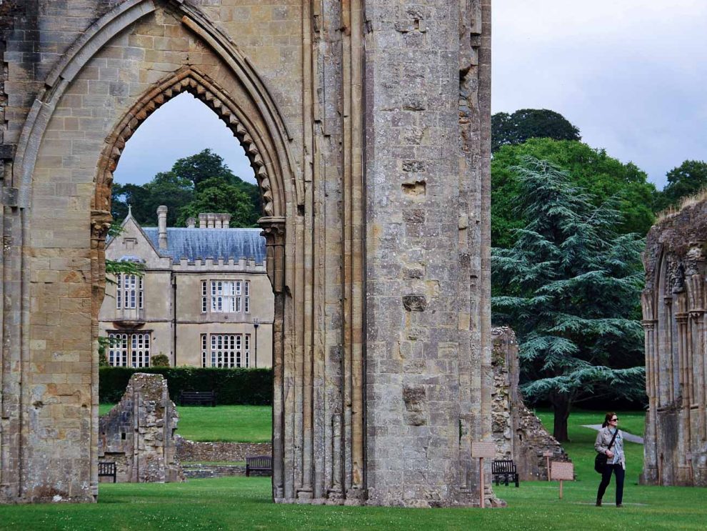 What to see at Glastonbury, abbey, music and esotericism in England