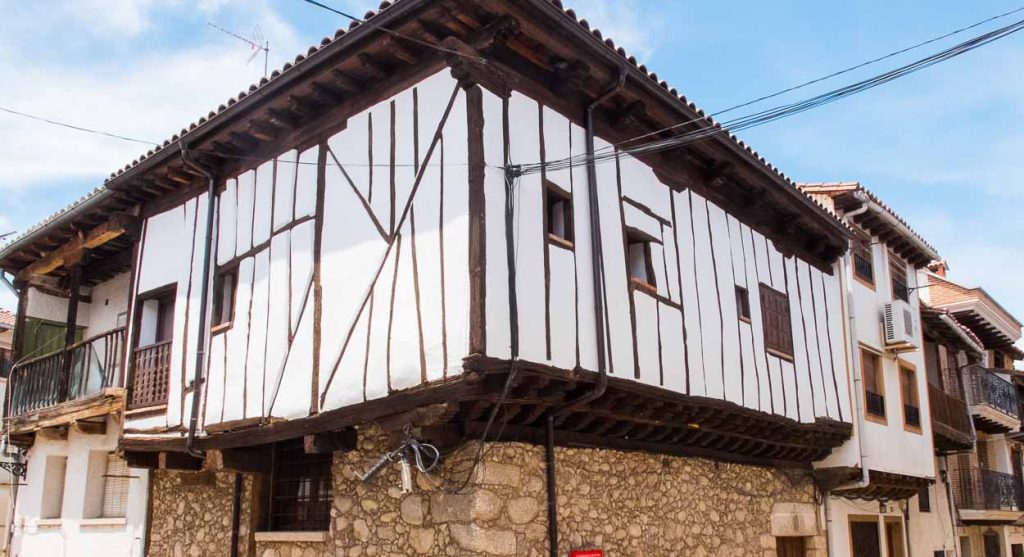 Qué ver en Candeleda (Ávila), pueblo bonito con arquitectura tradicional