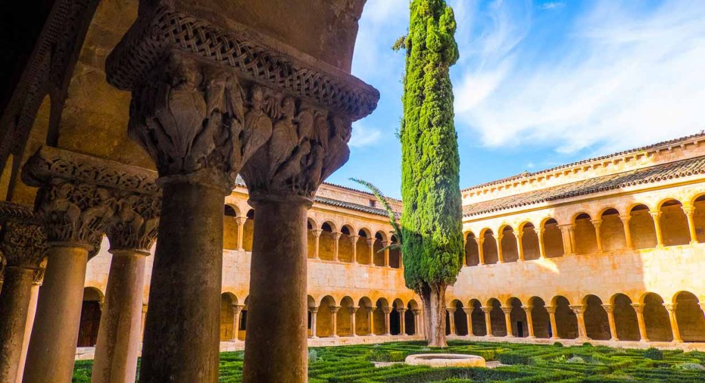 Cómo visitar el Monasterio de Santo Domingo de Silos y ver su claustro